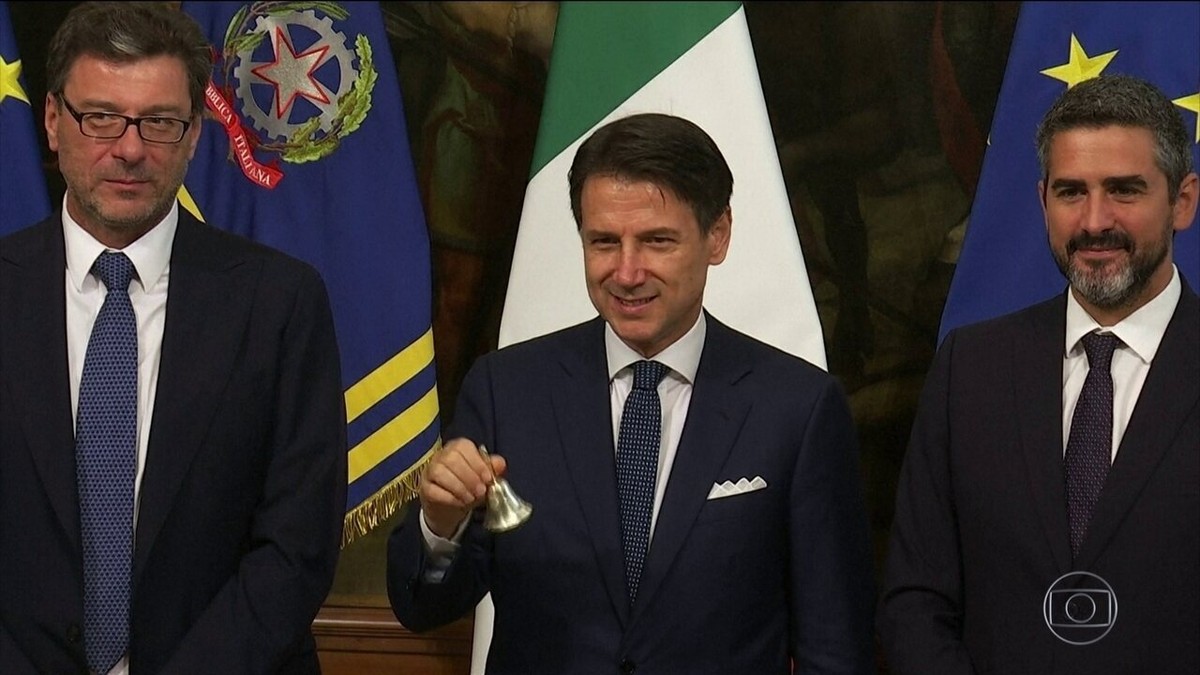 Na Itália, primeiro-ministro Giuseppe Conte anuncia formação de governo ...