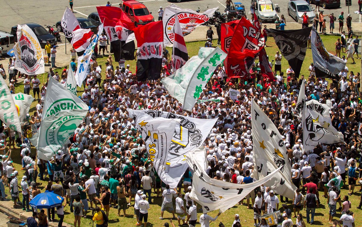 Regra de torcida única nos clássicos de futebol em SP será mantida para ...