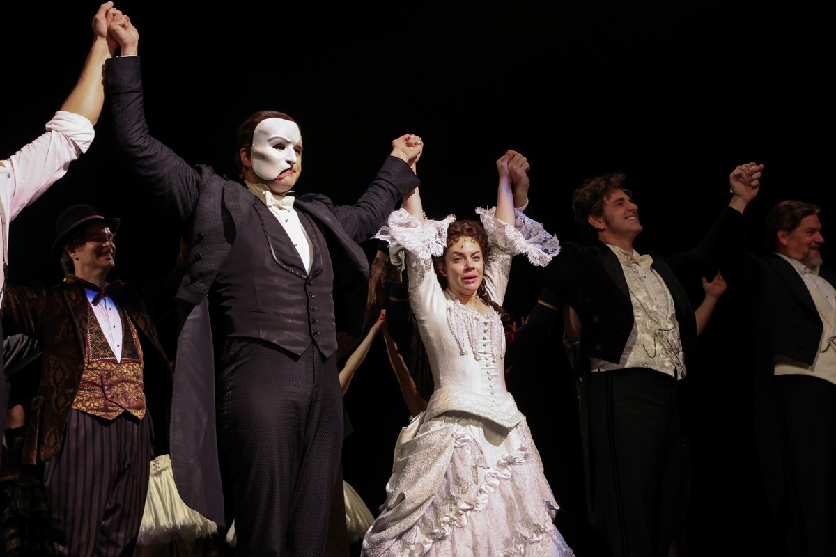 'O Fantasma da Ópera' volta ao palco da Broadway e elenco comemora ...
