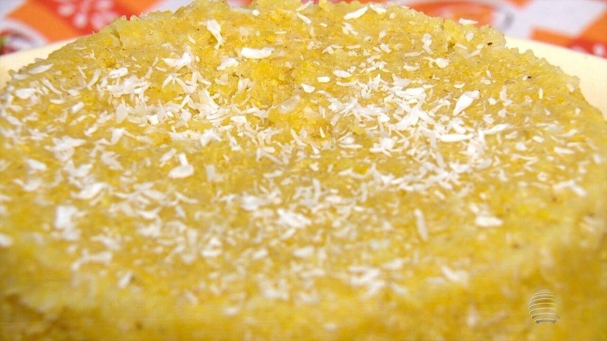 De fácil preparo, cuscuz doce leva coco e canela em pó | Receitando | G1