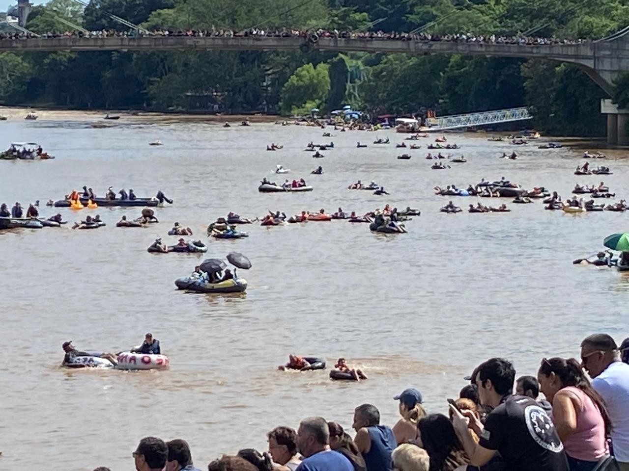 FOTOS: passeio de boia reúne visitantes no Rio Piracicaba: 'Maior ...