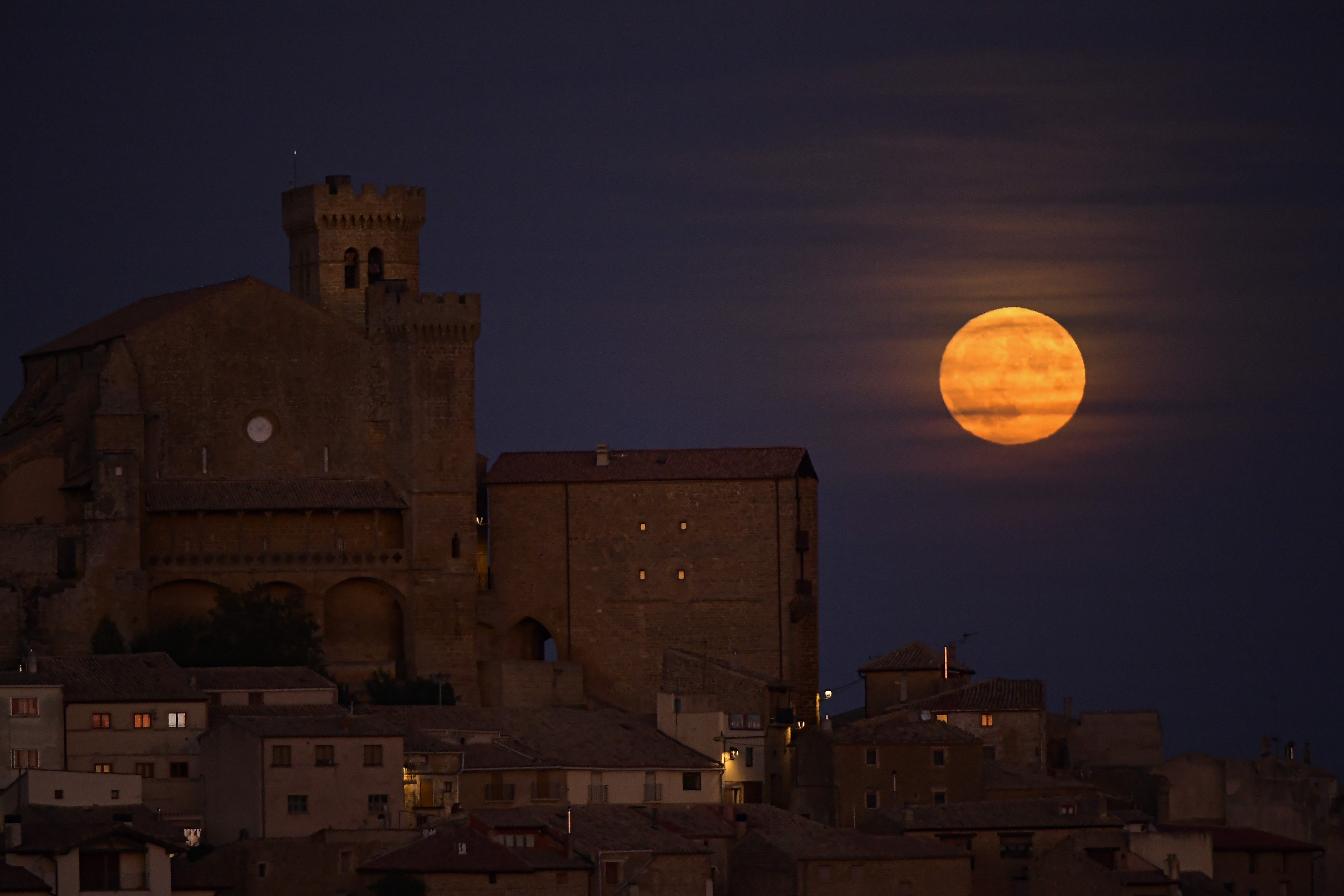Superlua azul: veja fotos e explicação do fenômeno que faz a Lua ficar ...