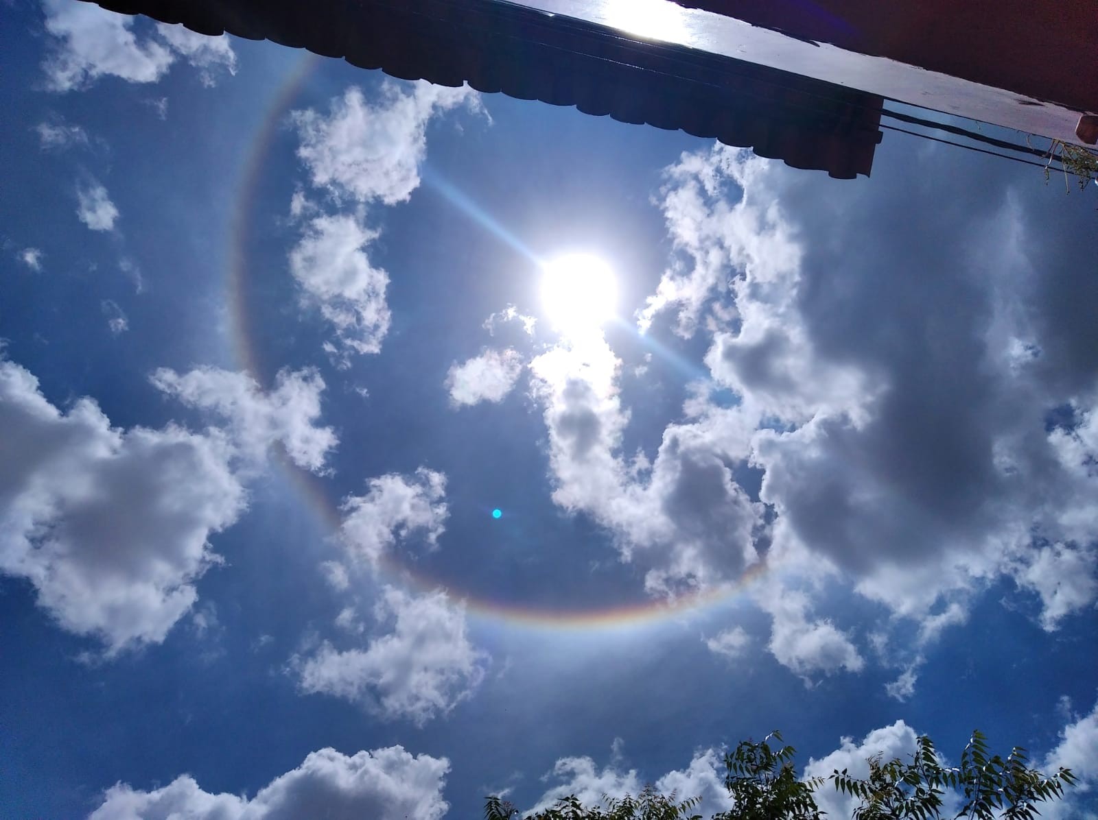 Halo solar no céu do Ceará chama atenção de moradores: 'Um arco-íris ao ...