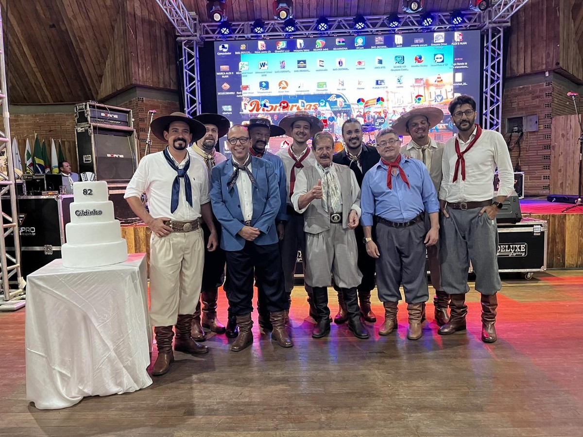 Lanche e local para banho: 'exigências' do grupo Os Monarcas para ...