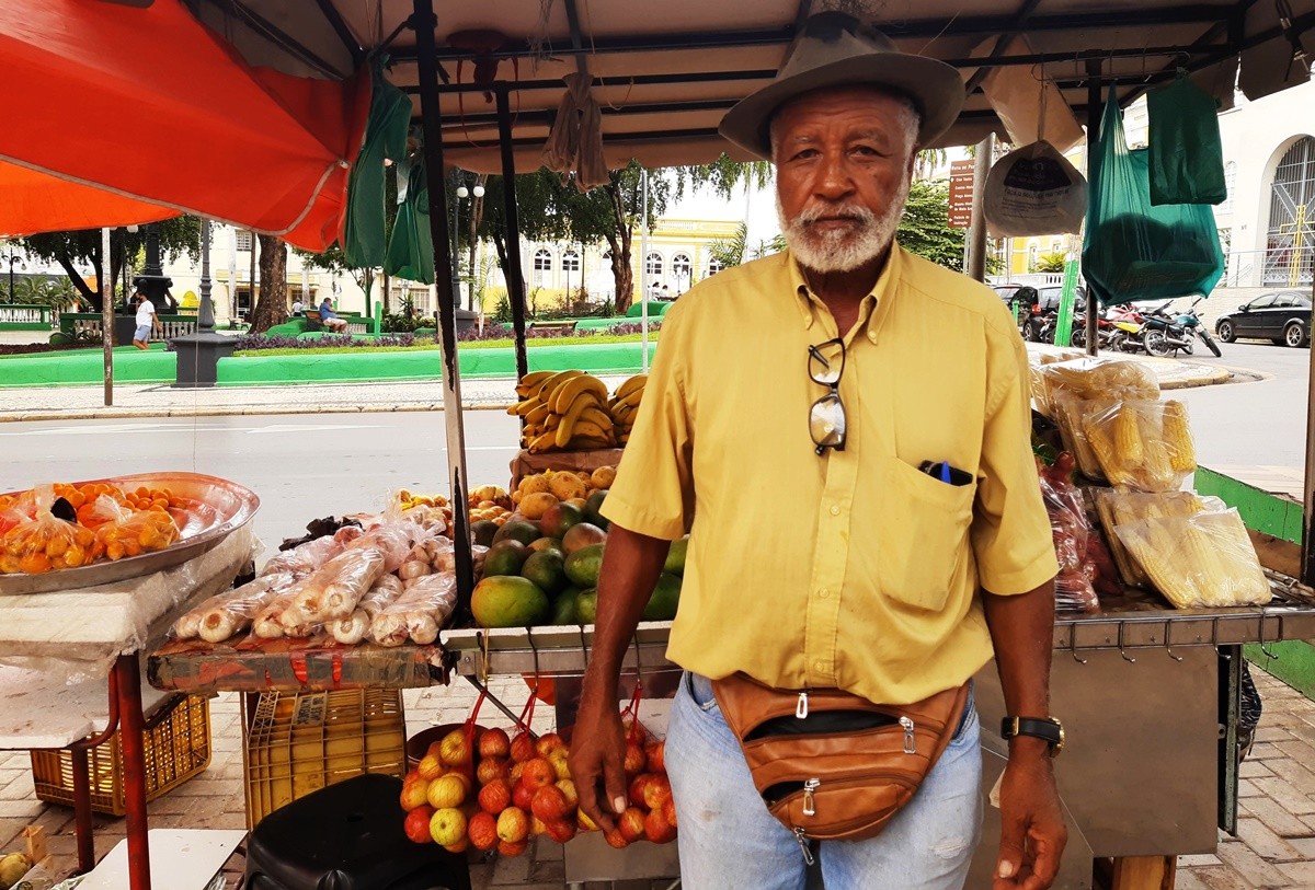 Vendedor de pequi no Centro de Cuiabá há quase 3 décadas diz que ...