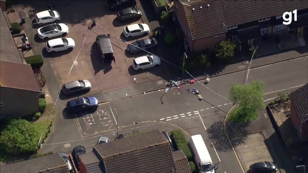 Com Espada Homem Esfaqueia Pessoas Nas Ruas De Londres E é Preso