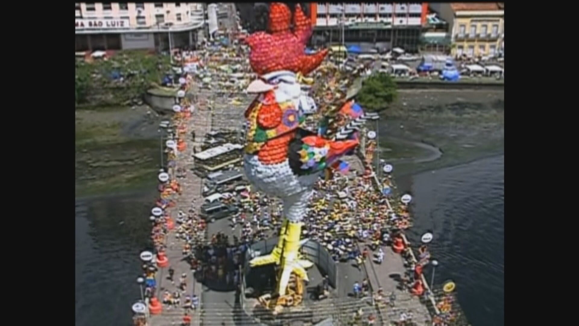 Tradição do carnaval do Recife, Galo Gigante comanda festa há 29 anos ...