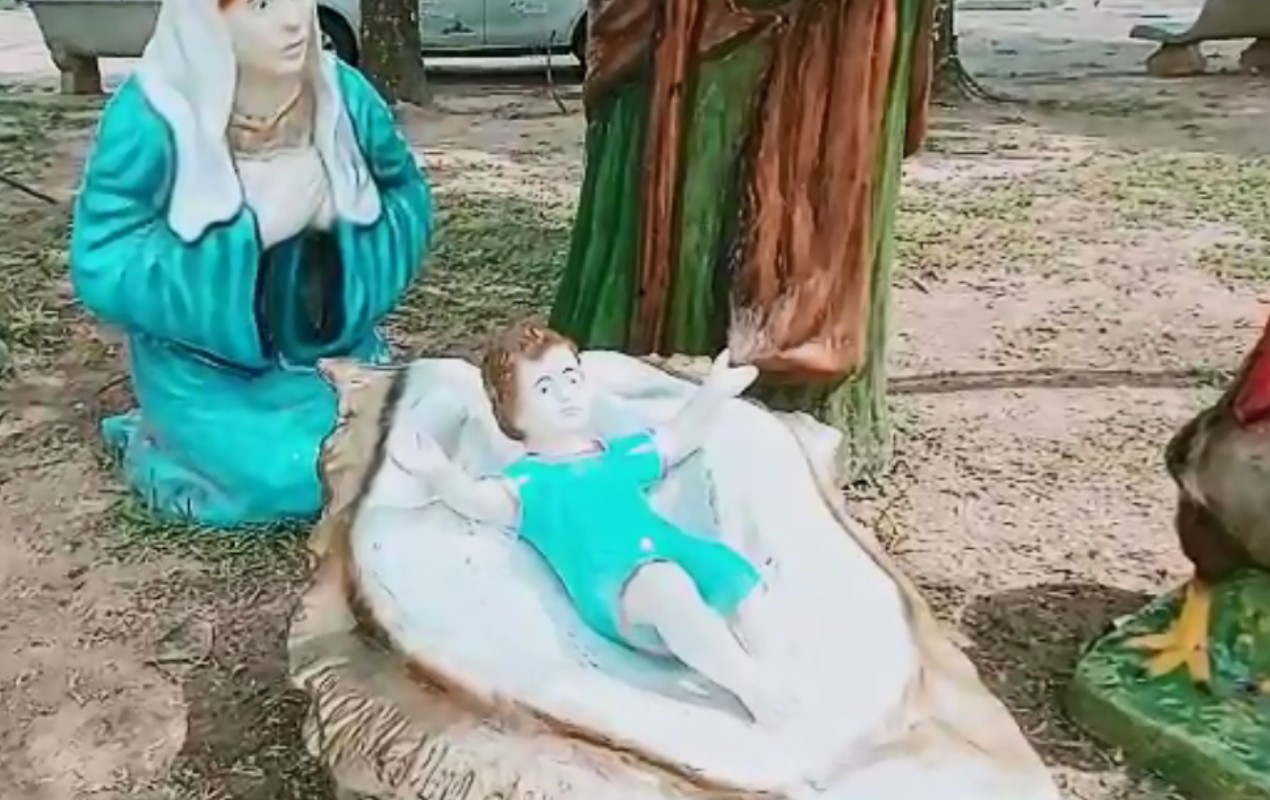 Após furto do 'Menino Jesus', empresa doa nova escultura para presépio ...