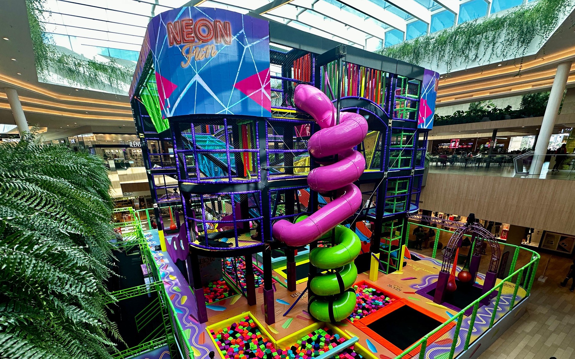Arena Neon Fun: Jockey Plaza Shopping apresenta o gigante parque com ...