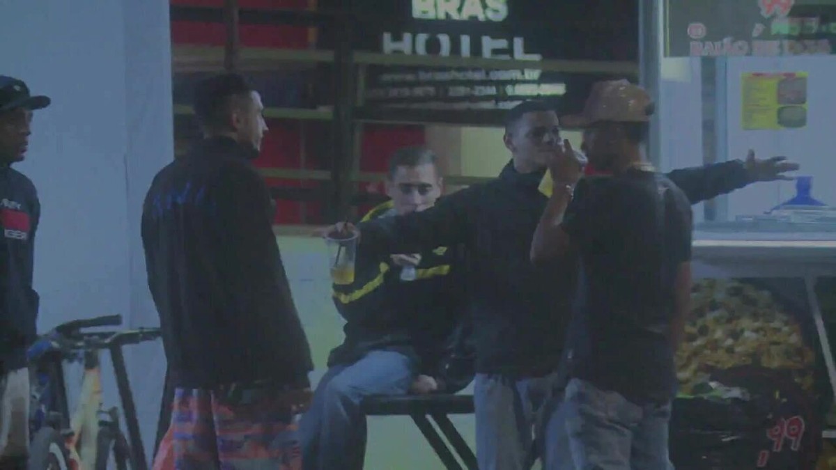 Imagens inéditas mostram como bandidos se preparam para assalto à mão ...