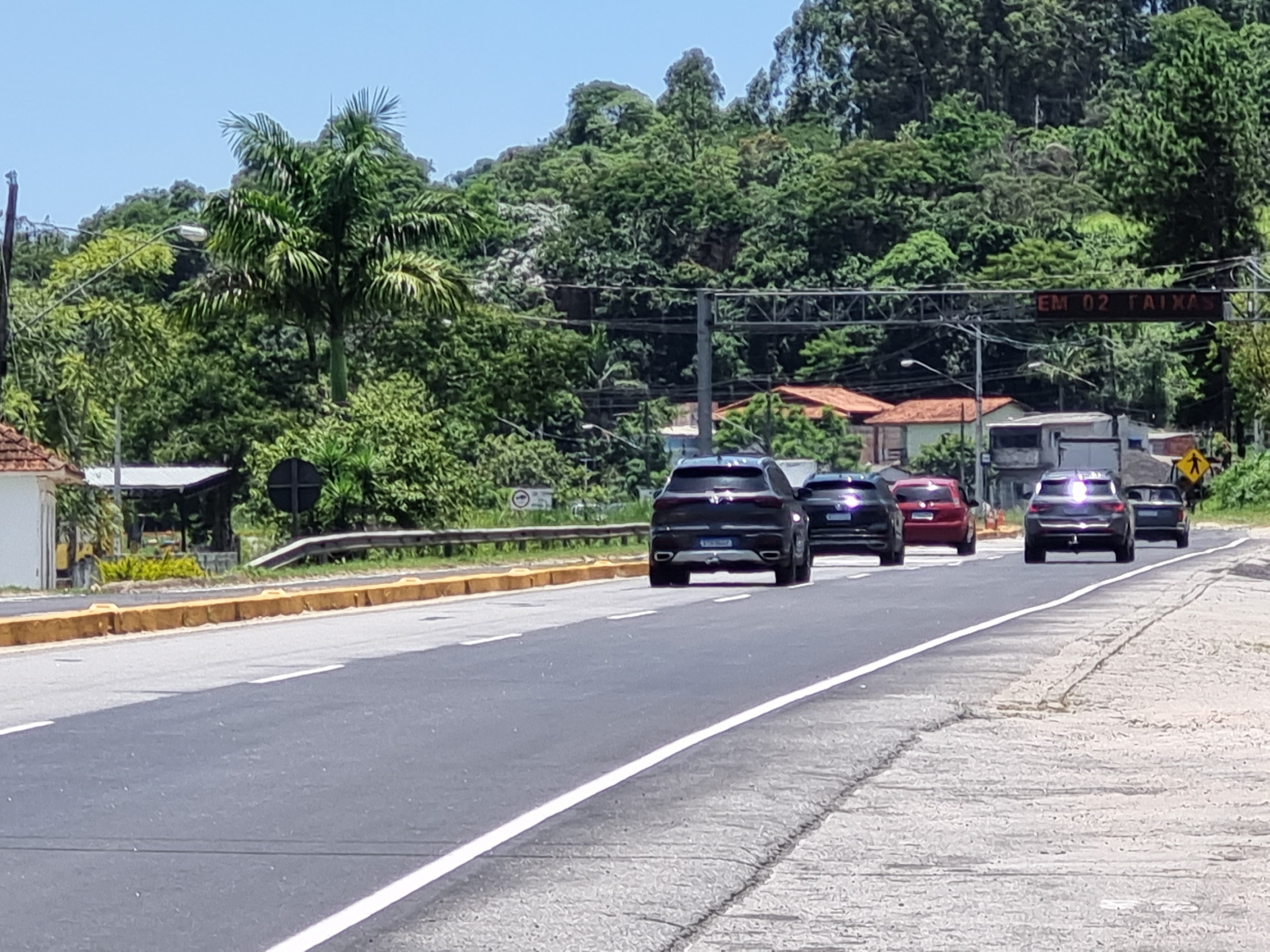 Mogi-Bertioga tem pontos de tráfego intenso e lentidão na manhã desta ...