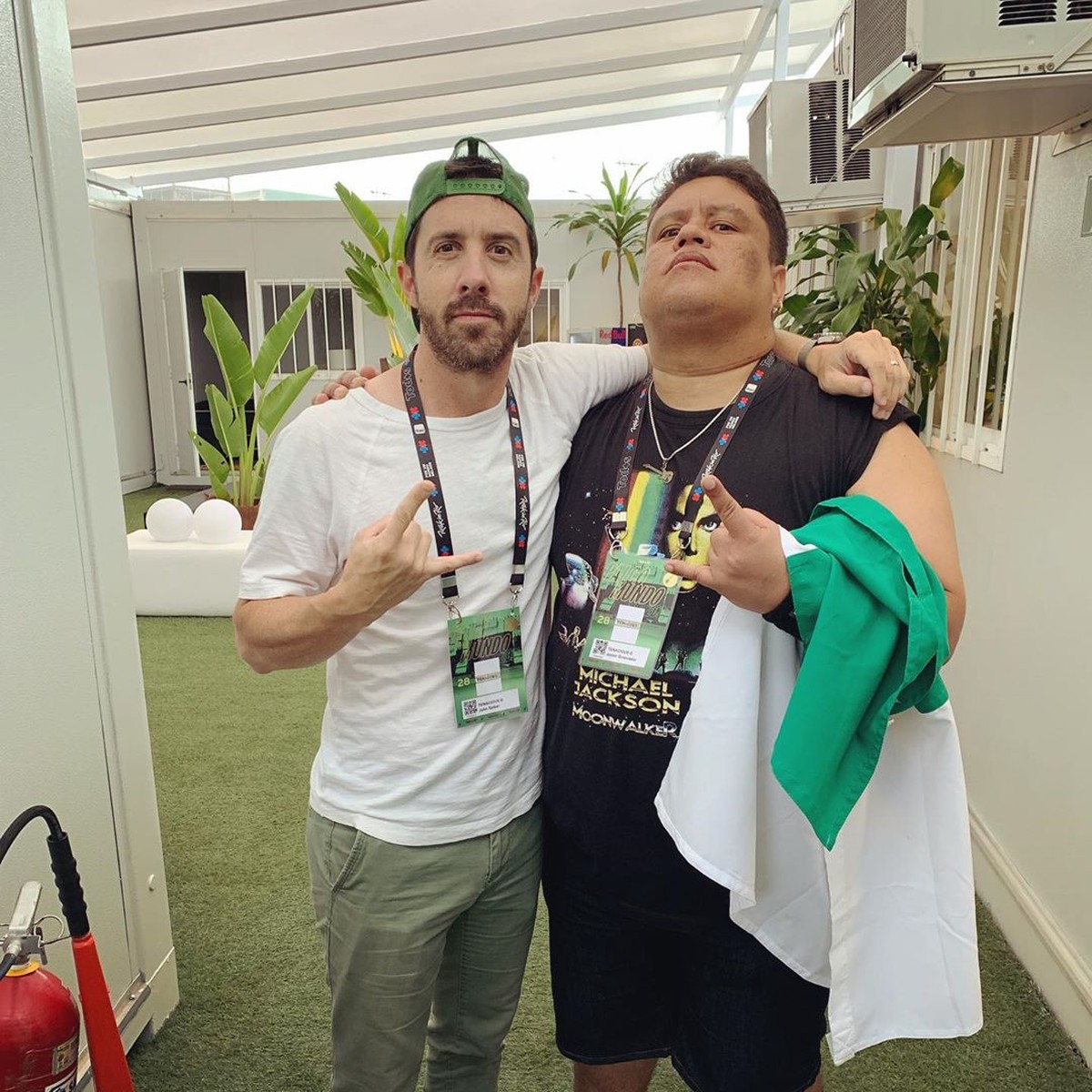 John Spiker, baixista do Tenacious D, elogia Júnior Bass Groovador ...