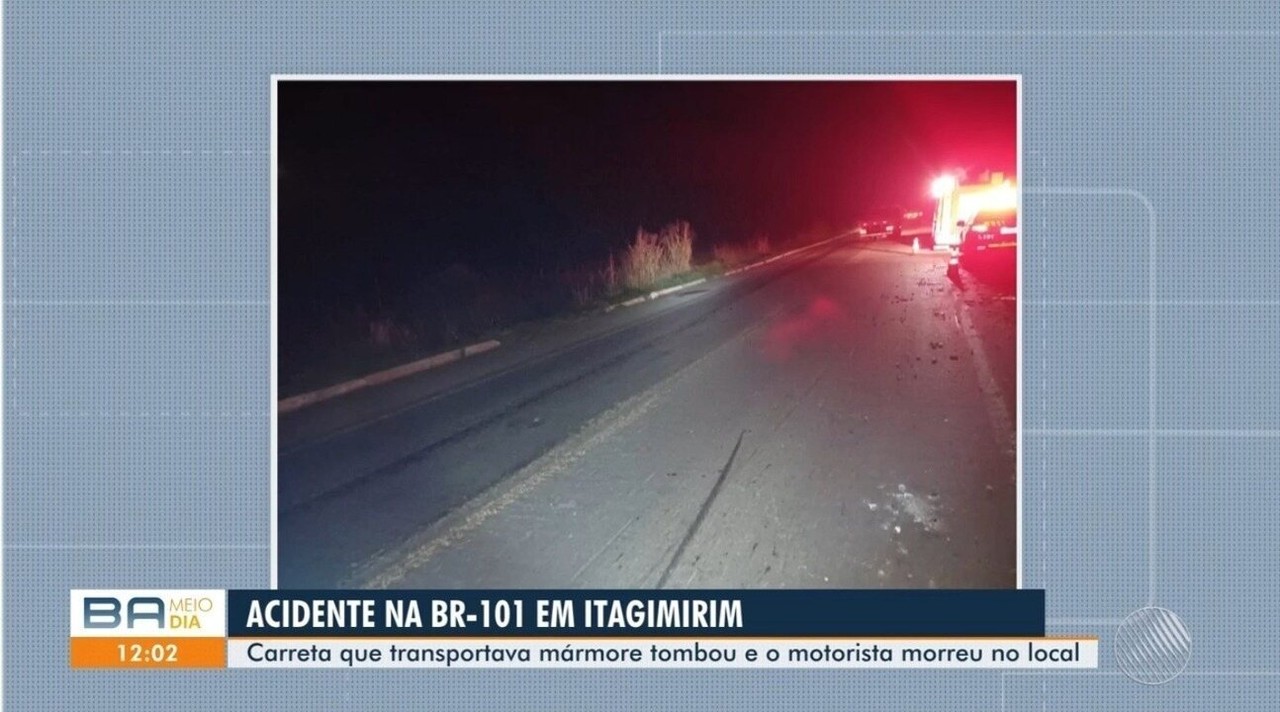 Homem morre após carreta carregada de mármore tombar em curva de rodovia no sul da Bahia | Bahia ...