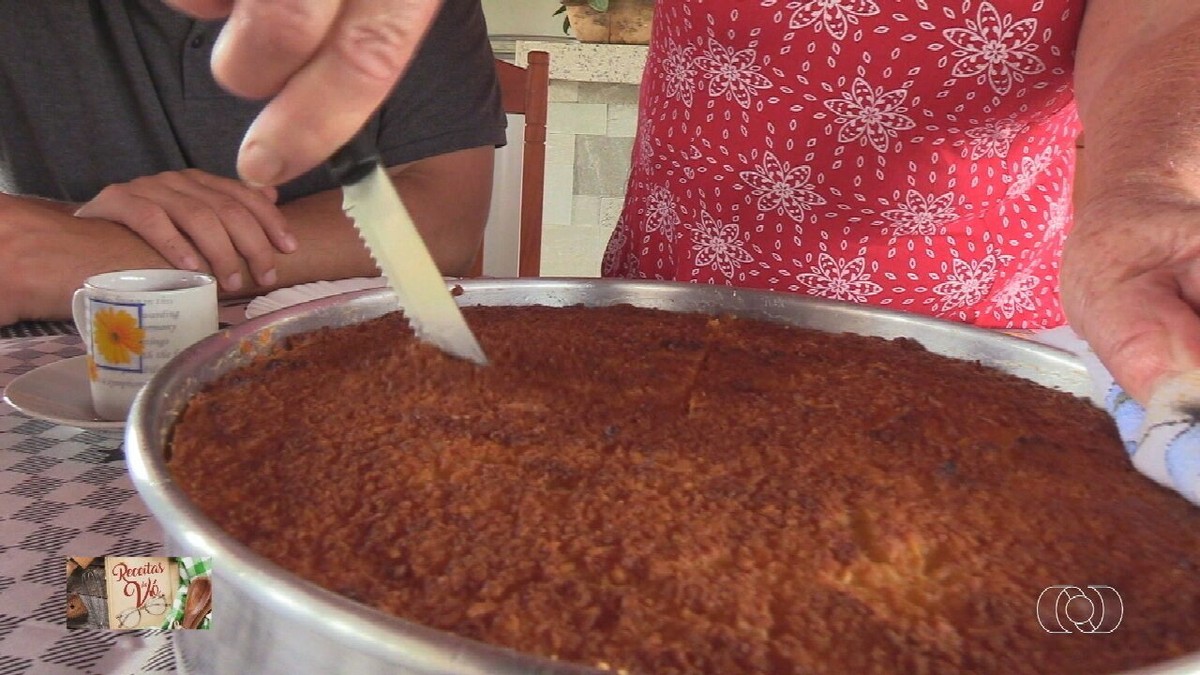Mané pelado: Cozinheira ensina como fazer bolo de mandioca ralada ...