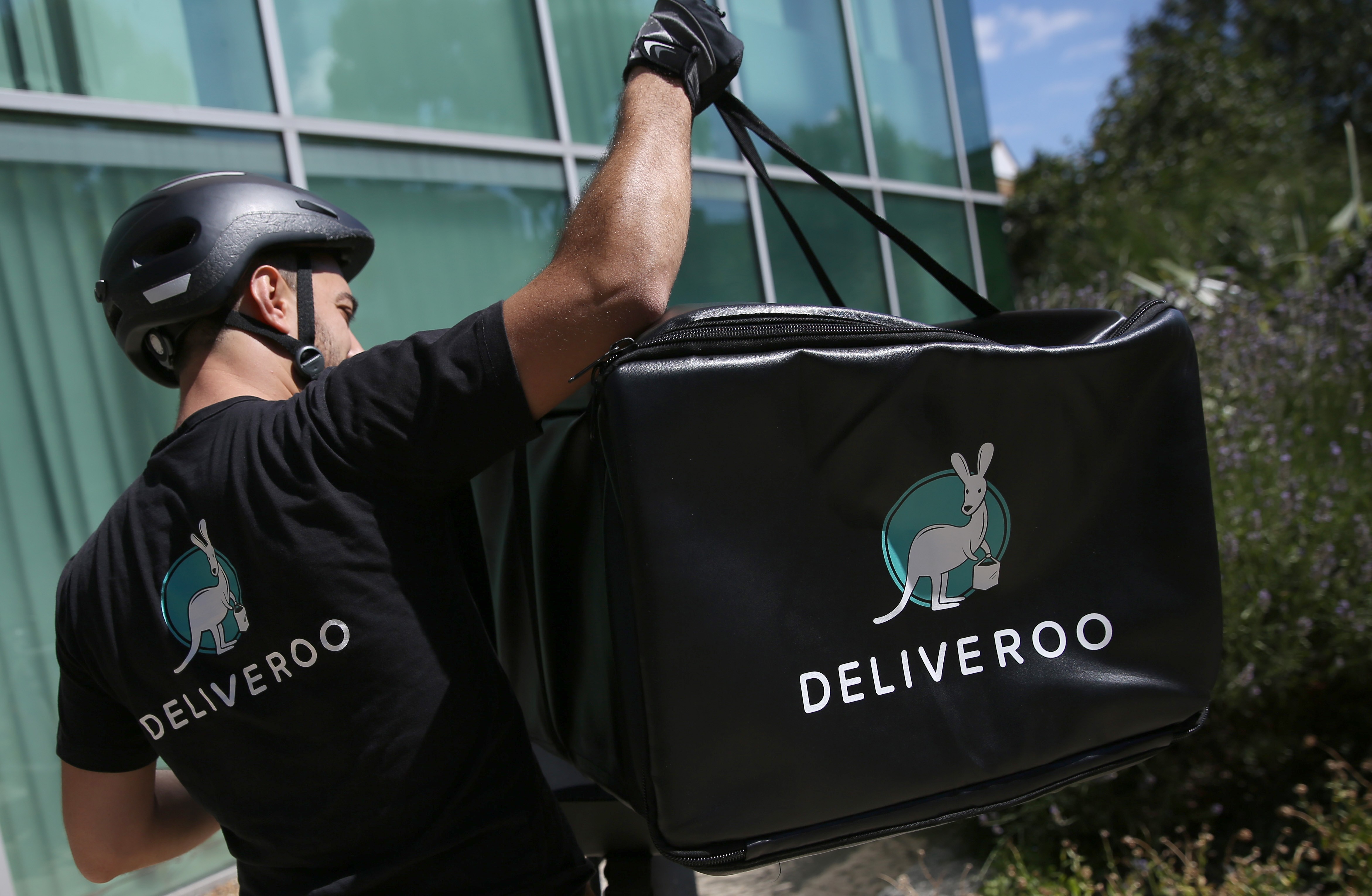 Amazon compra participação em app britânico de entrega de comida | G1