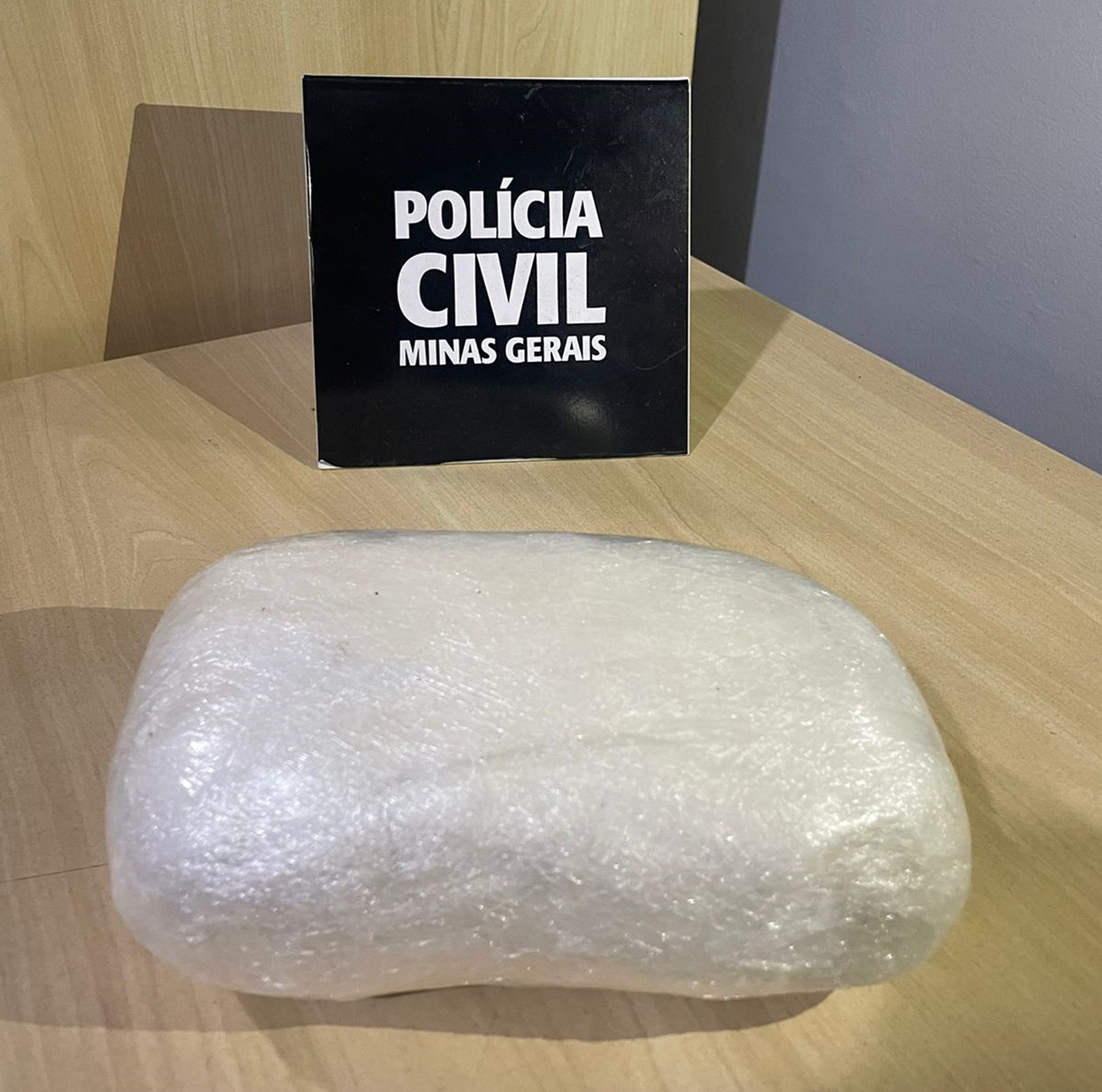 Jovem é preso com cerca de 1 kg de pasta base de cocaína dentro de ...