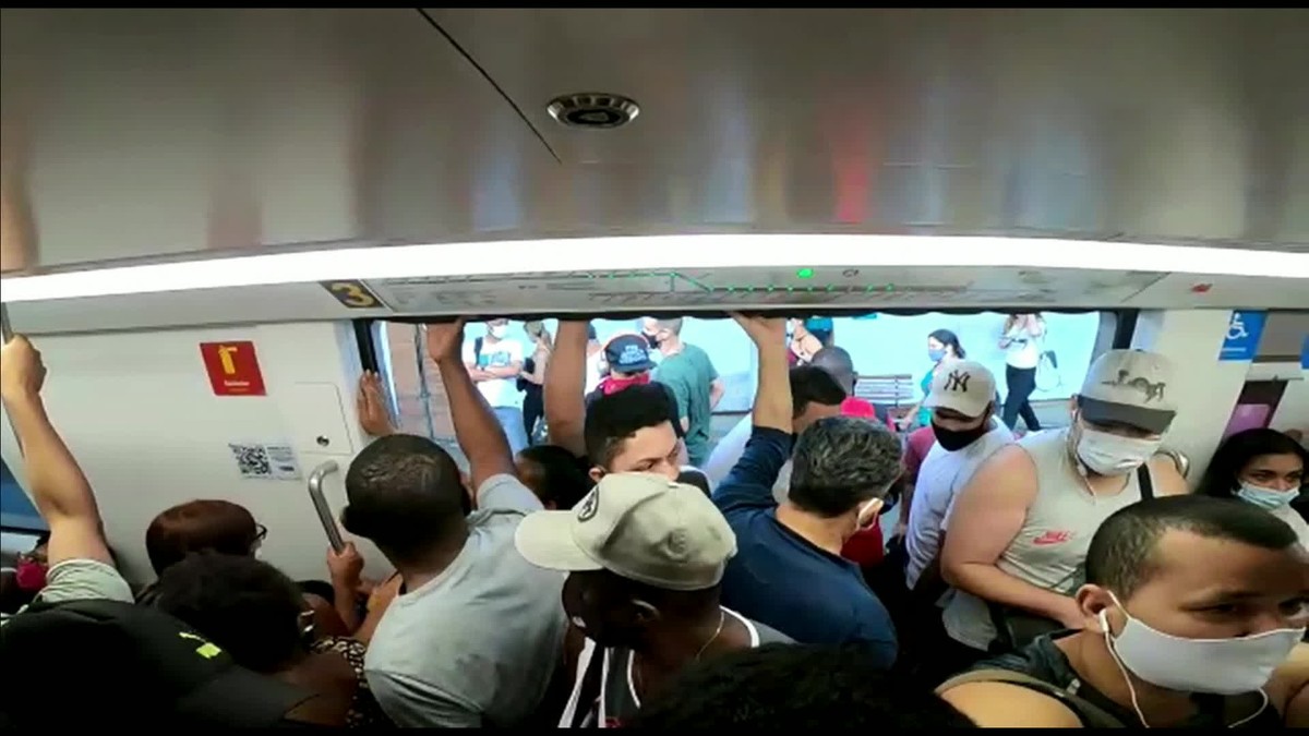 Passageiros da Linha 2 do metrô enfrentam vagões lotados | Rio de ...