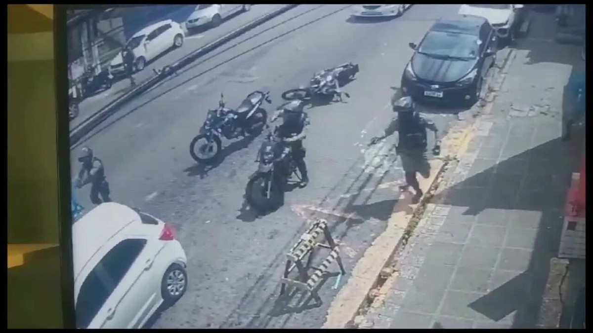VÍdeo Após Perseguição Policial Homem Suspeito De Roubar E Manter Ex