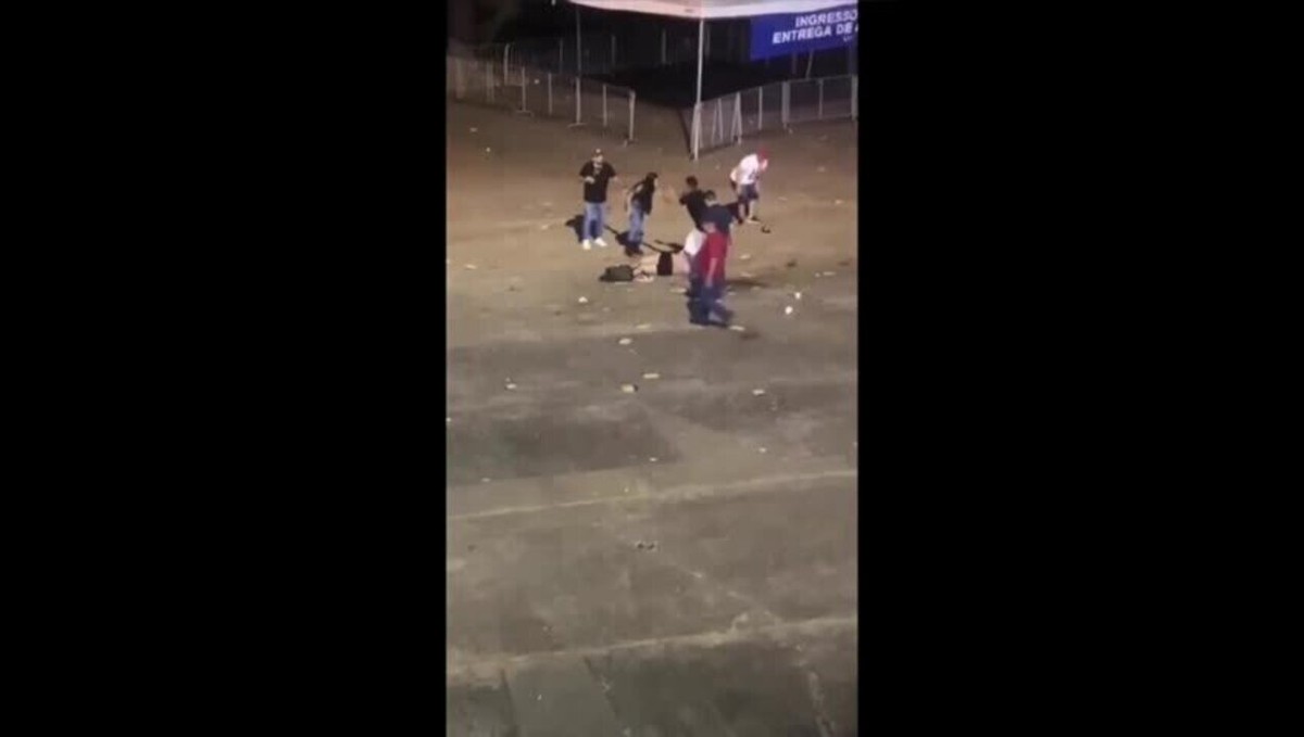 Vídeo mostra homem sendo espancado na saída de festival de rap em ...