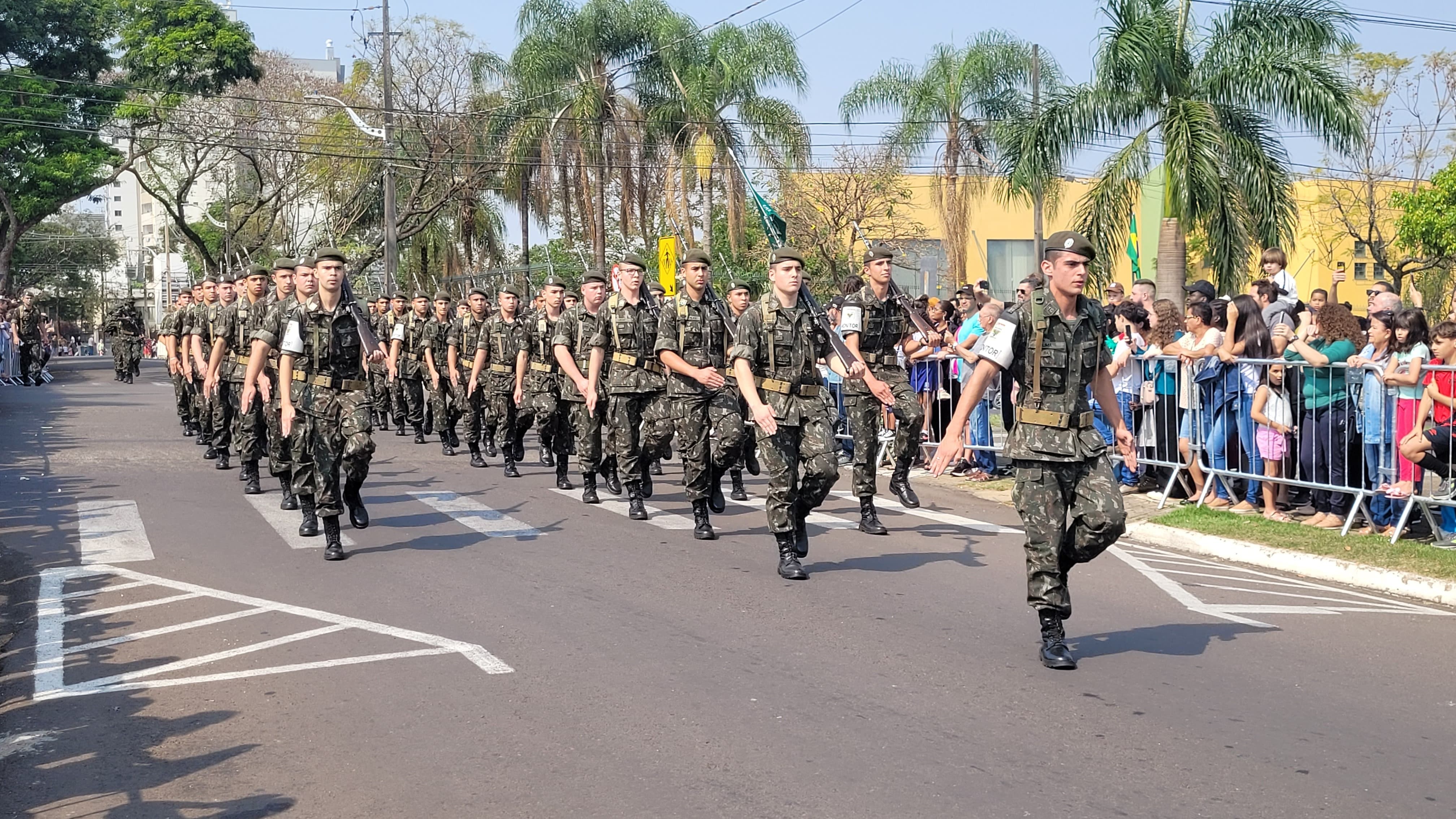 Independência do Brasil: veja fotos dos desfiles de 7 de Setembro no Paraná
