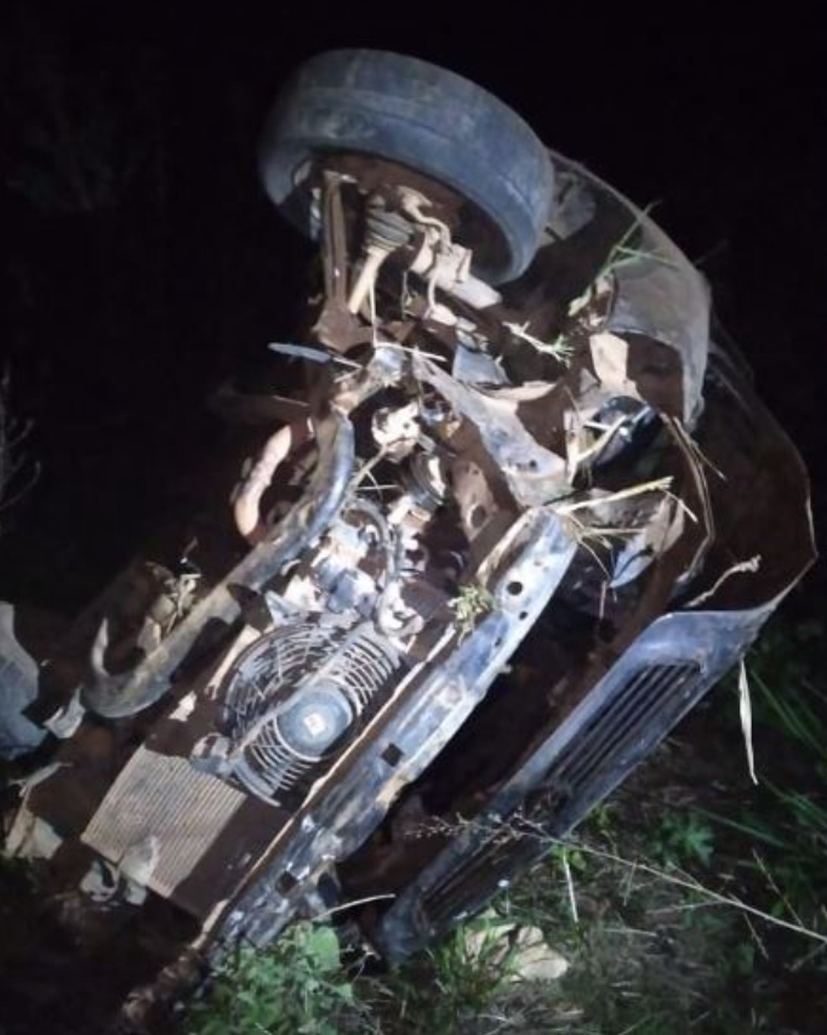 Mulher morre e homem fica ferido após carro capotar em rodovia de MT | Mato Grosso | G1