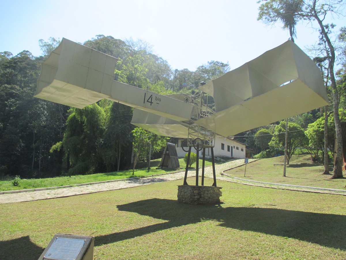 Réplica de avião e até cartas: Museu Casa de Cabangu abriga acervo de Santos Dumont | Zona da ...