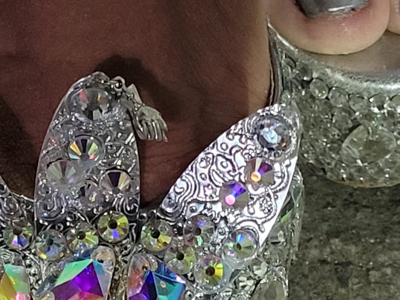 Shayene Cesário, musa da Portela, usa figa na sandália para dar ...