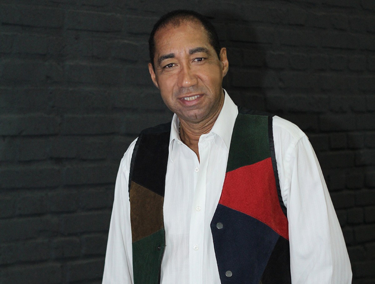 Show do cantor Luís Thiago relembra sucessos de Emílio Santiago | Presidente Prudente e Região | G1