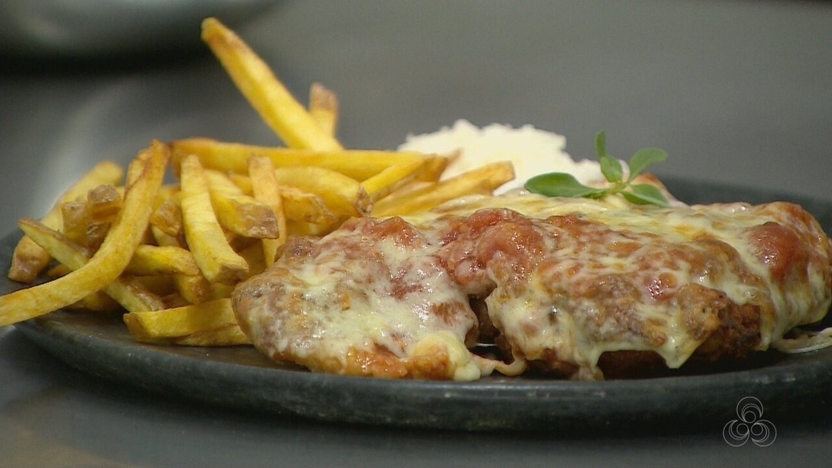 Tradicional filé à parmegiana revela um passo a passo simples de fazer ...