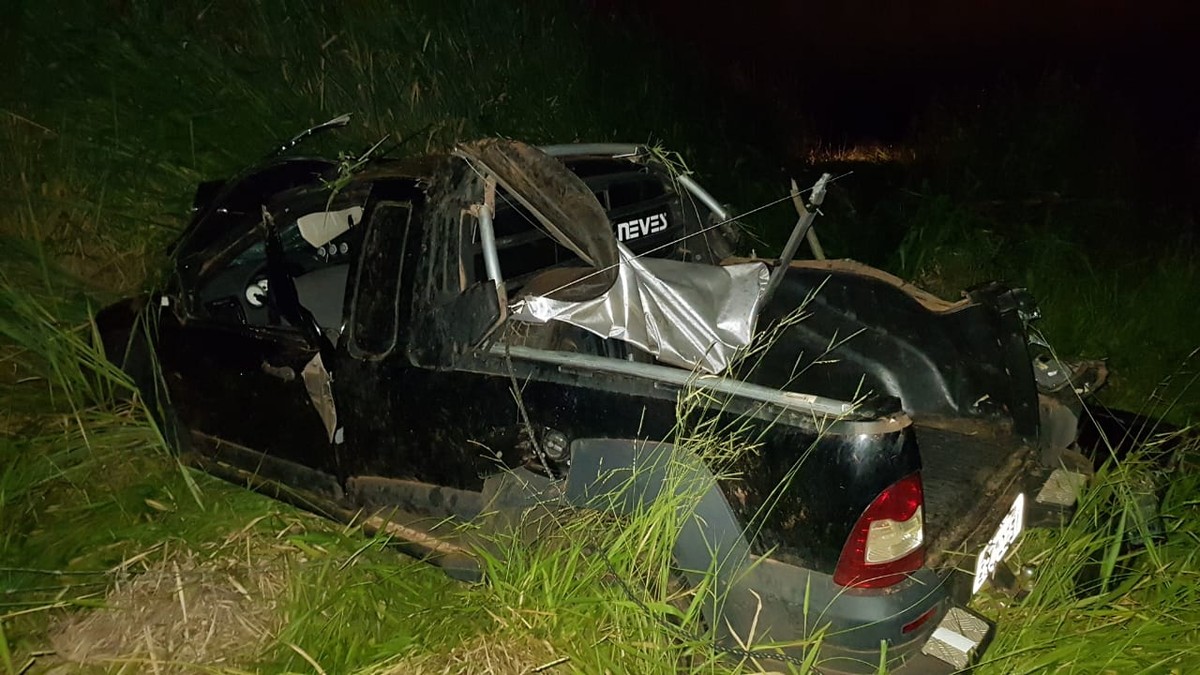 Casal e filho são arremessados de veículo em capotamento em Bady Bassitt; mulher morreu | São ...
