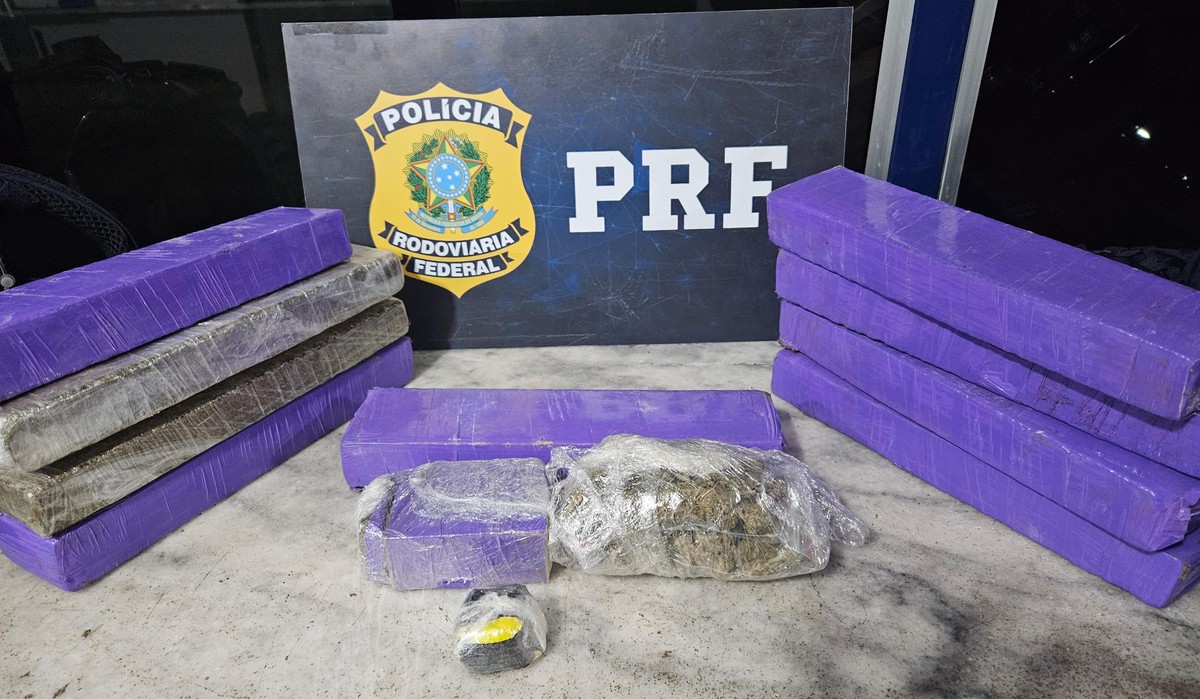 Criminosos em fuga fazem 10 kg de drogas 'voarem' em rodovia de MG | Triângulo Mineiro | G1