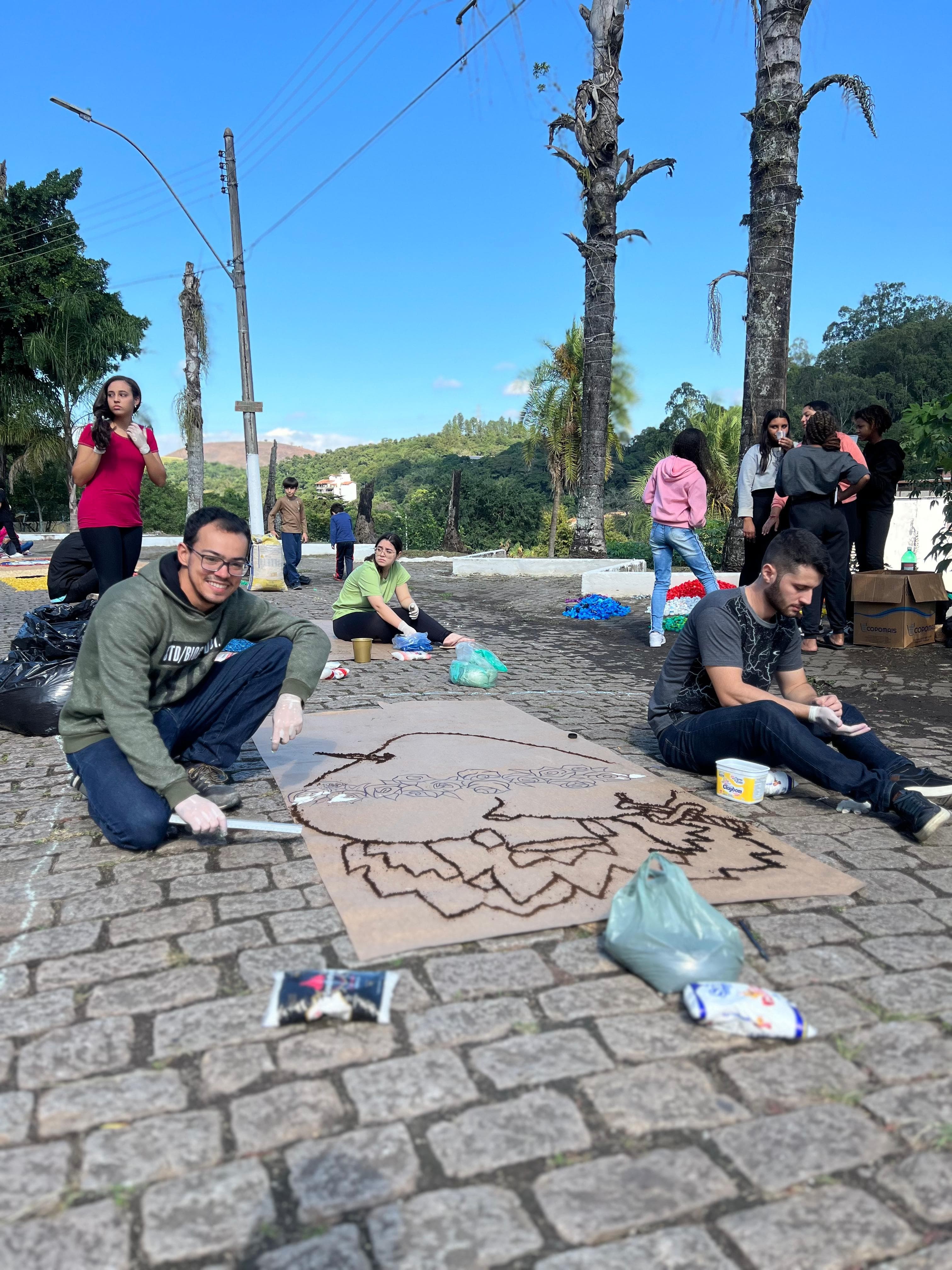Fiéis montam tradicionais tapetes de Corpus Christi no Sul do Rio e ...