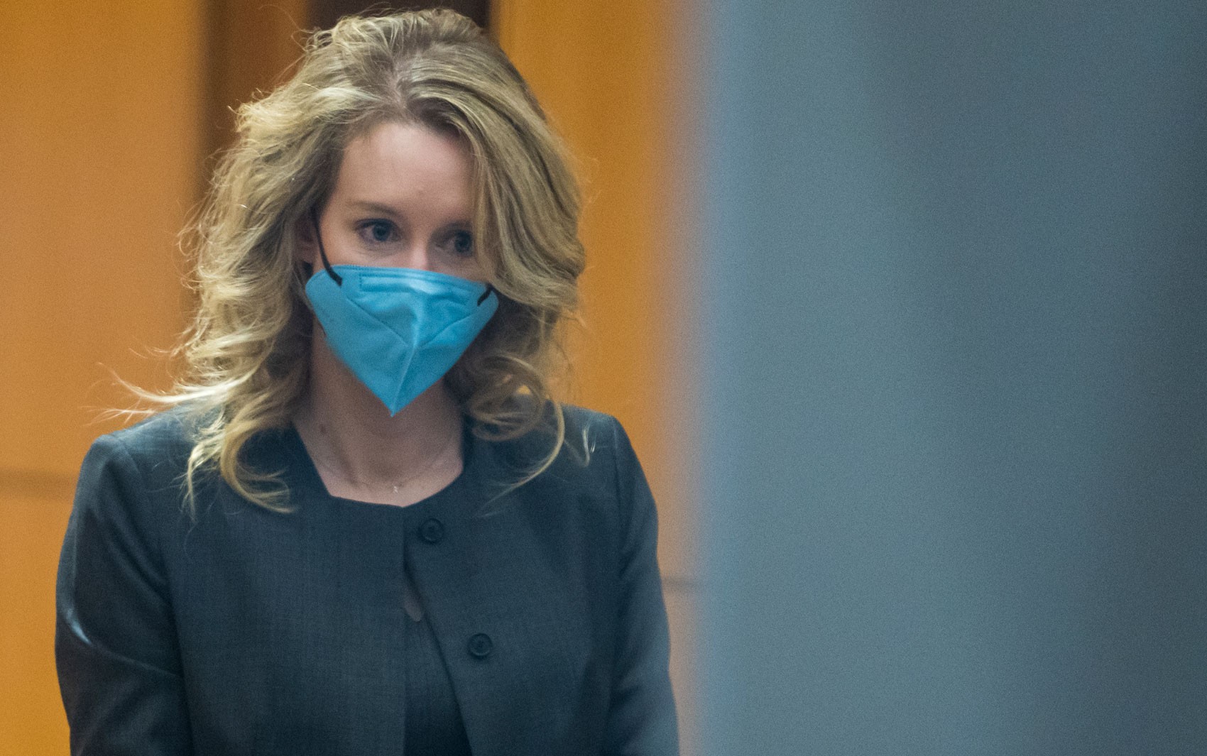 Elizabeth Holmes, fundadora de empresa de biotecnologia, é condenada ...