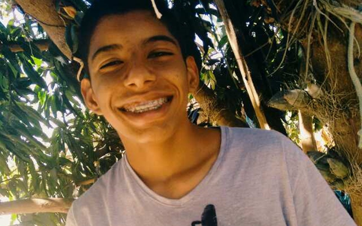 Júri popular de PMs acusados de matar estudante Robertinho e balear o ...