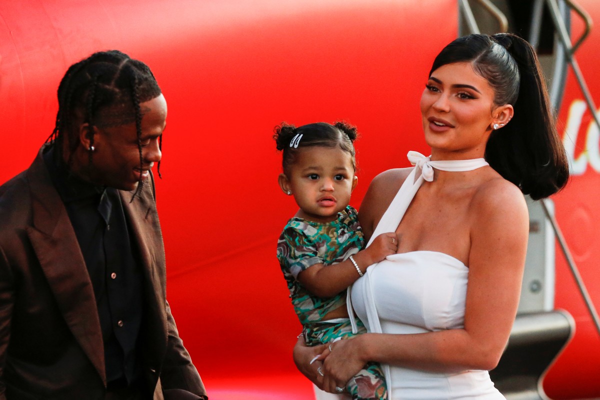 Travis Scott lança documentário e credita a filha Stormi, de 1 ano e ...