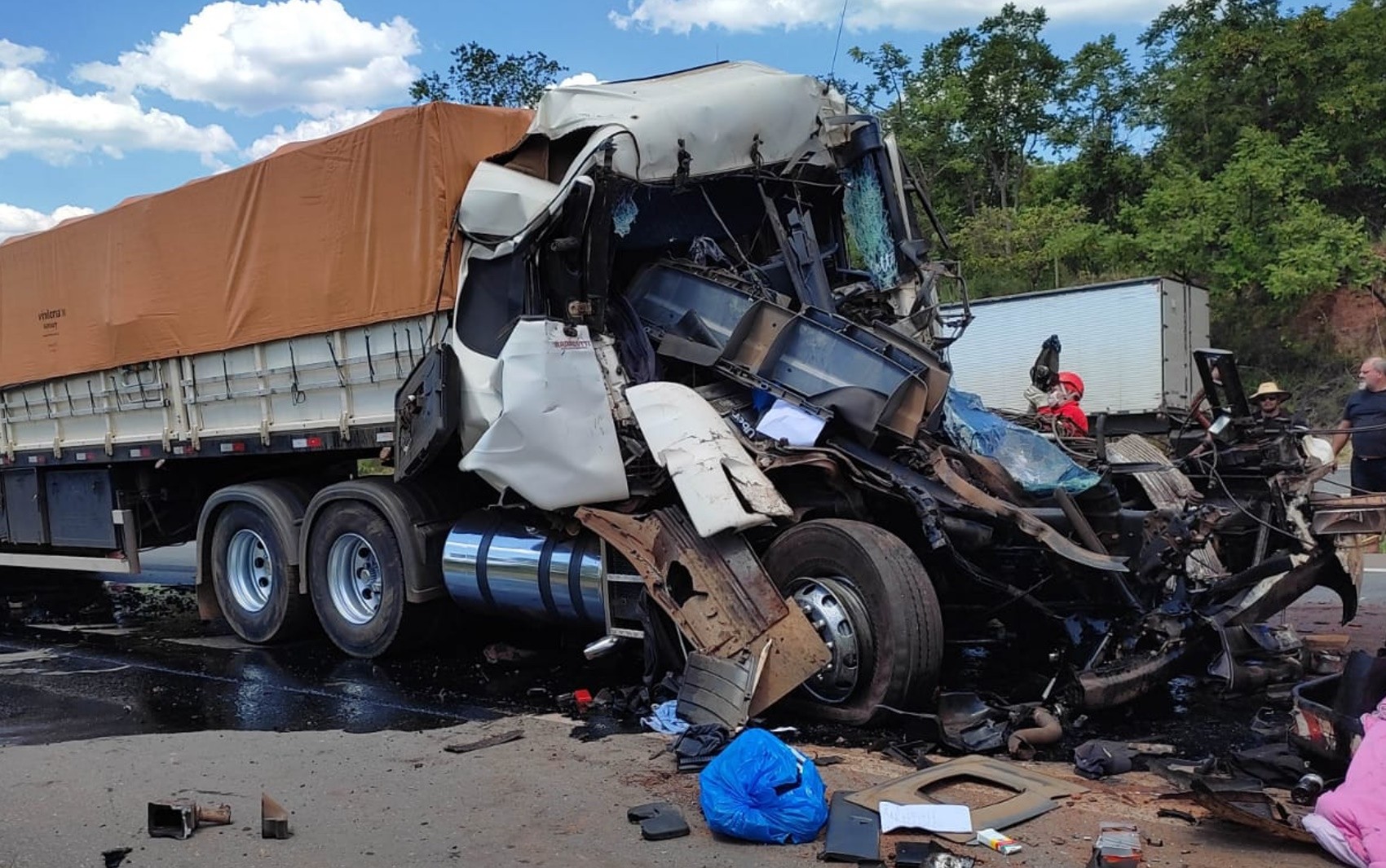 Acidente entre carretas deixa dois mortos na BR-153 | Trânsito GO | G1