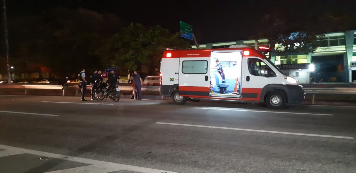 Funcionário de empresa de ônibus é atropelado por moto ao tentar atravessar BR-116, em Fortaleza ...