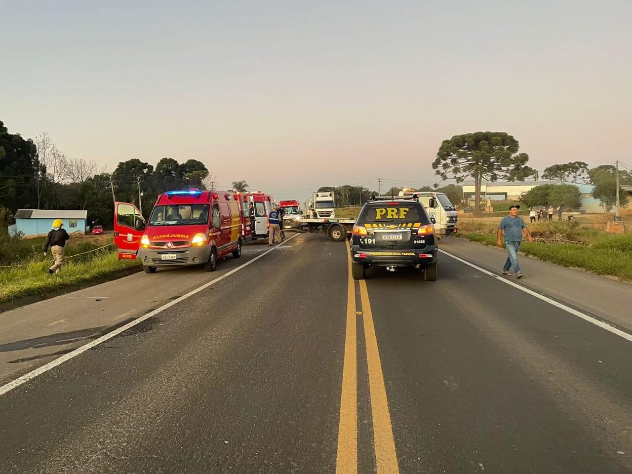 Quatro pessoas morrem e outras duas ficam gravemente feridas após batida entre carros, em ...
