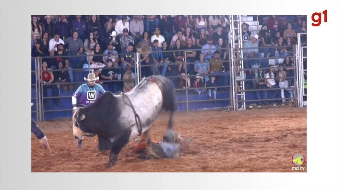 Vídeo mostra o momento em que peão é pisoteado por touro durante rodeio no interior de SP | G1