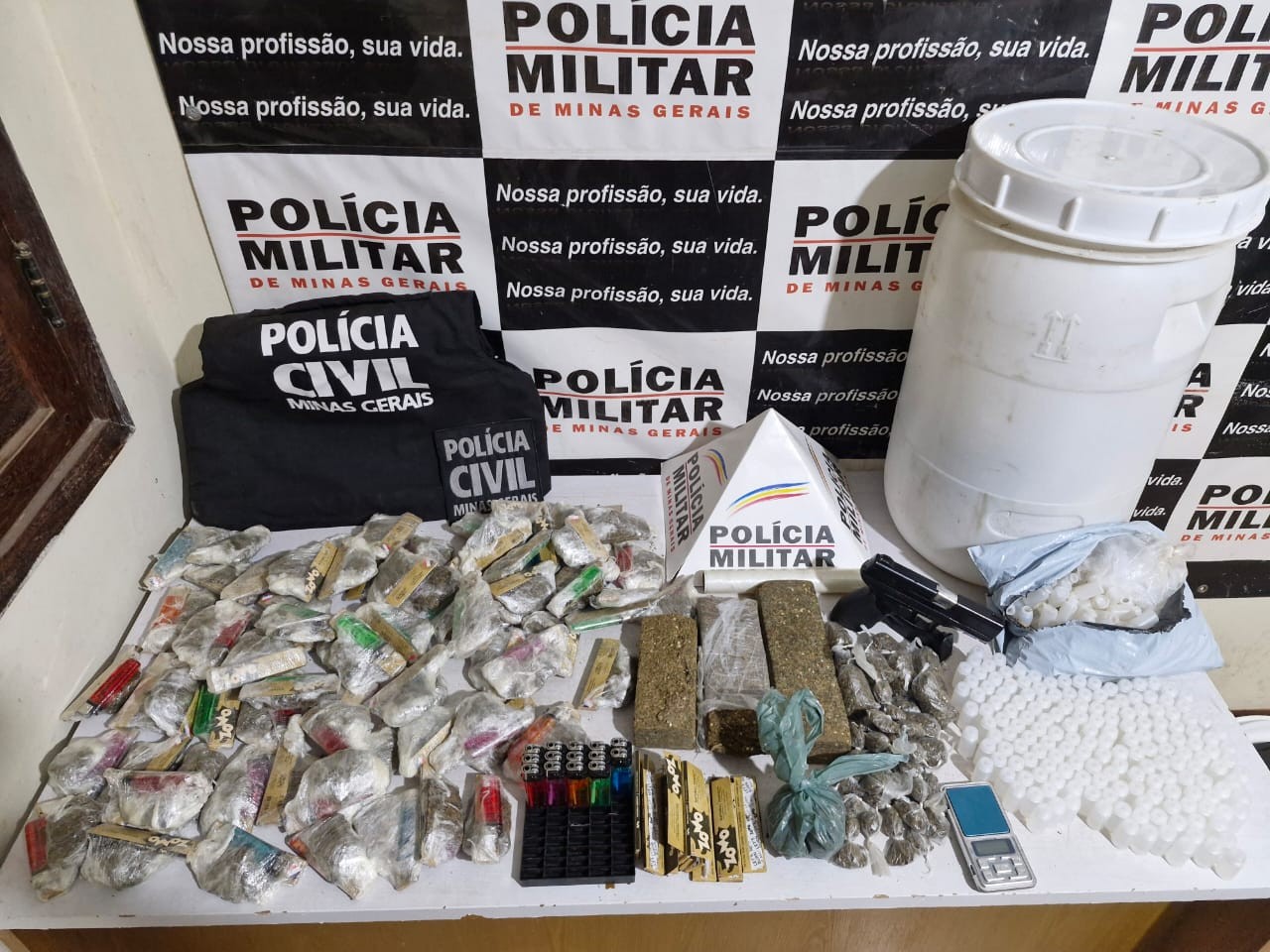 Jovem é preso com 6 kg de maconha, cocaína e loló durante operação ...