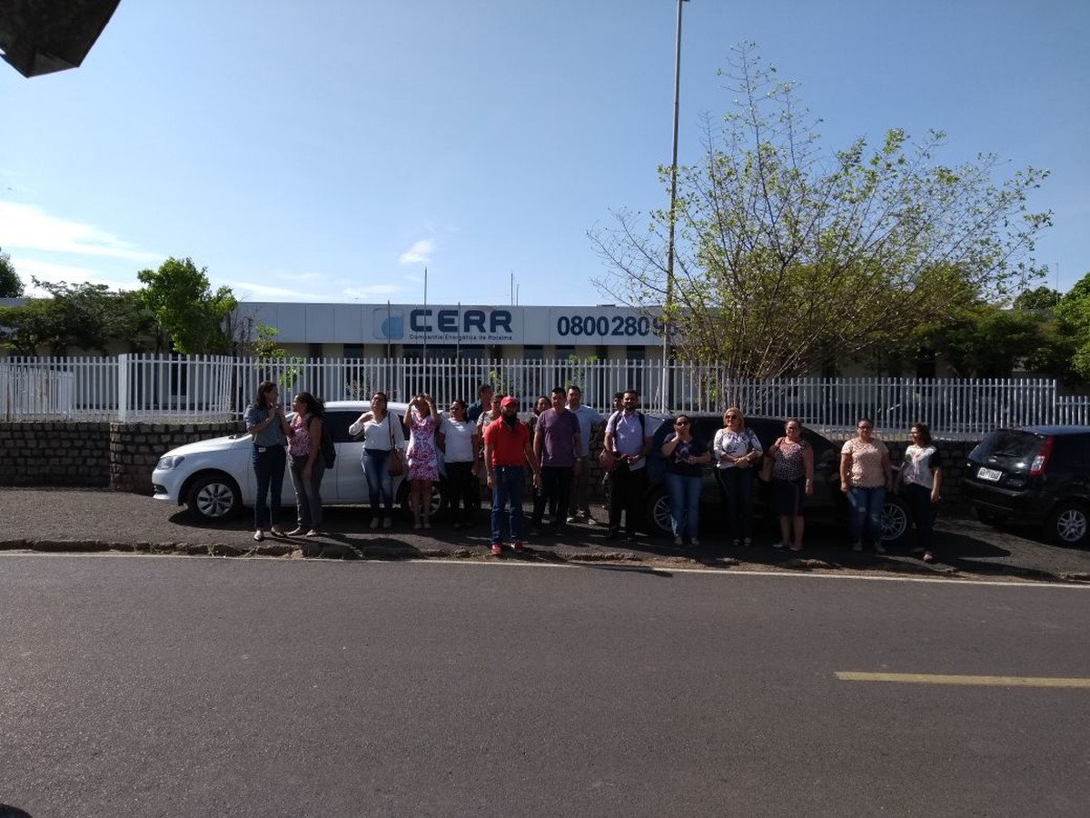 Servidores da companhia energética de RR fazem protesto para cobrar ...
