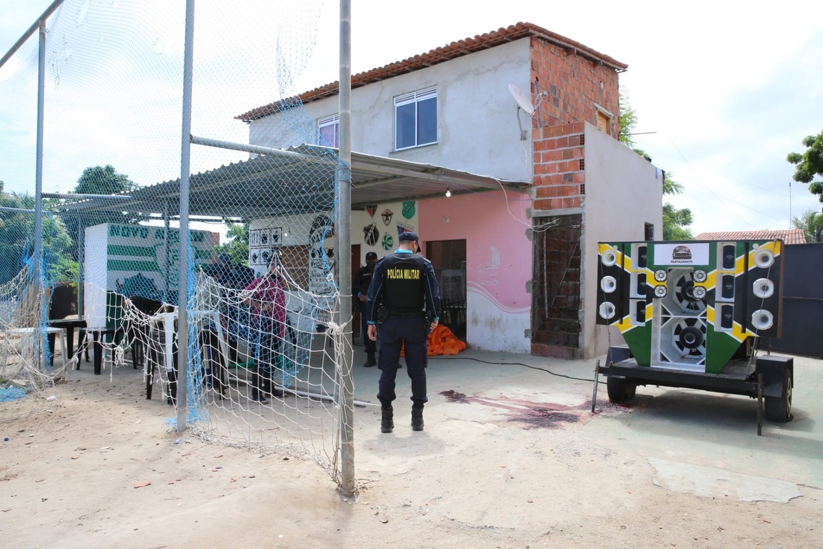 Cinco pessoas são assassinadas e seis são baleadas em chacina em ...