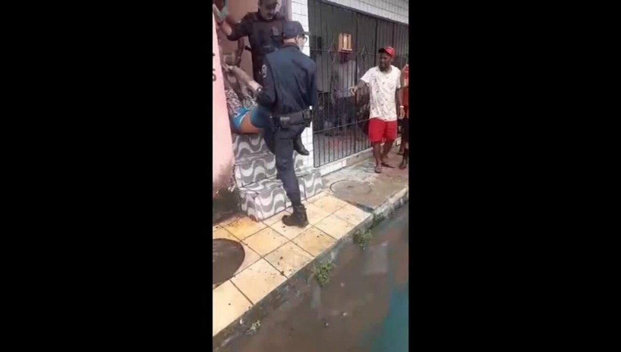 Jovem tem braço e perna amputados após levar choque em fio de alta ...