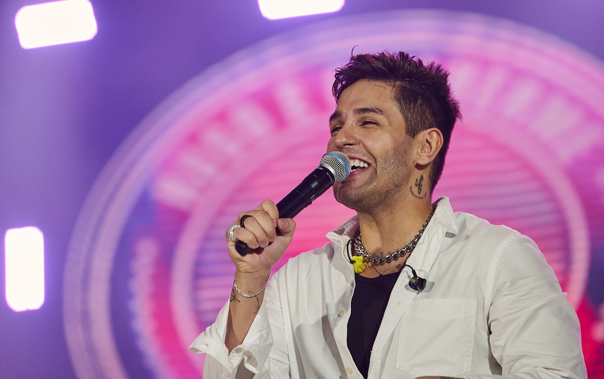 Com romance e promessa de platinar cabelo, Hugo & Guilherme entregam ...