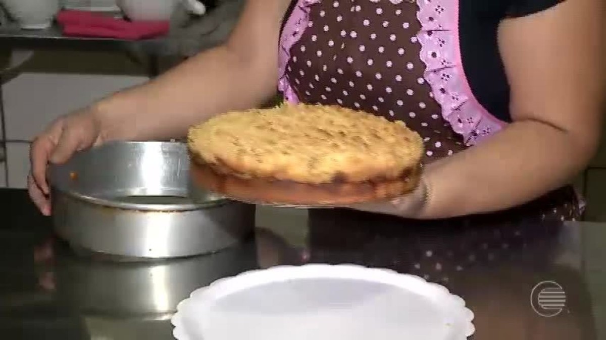 Clube Rural ensina a preparar uma receita de cuca fresca para o lanche