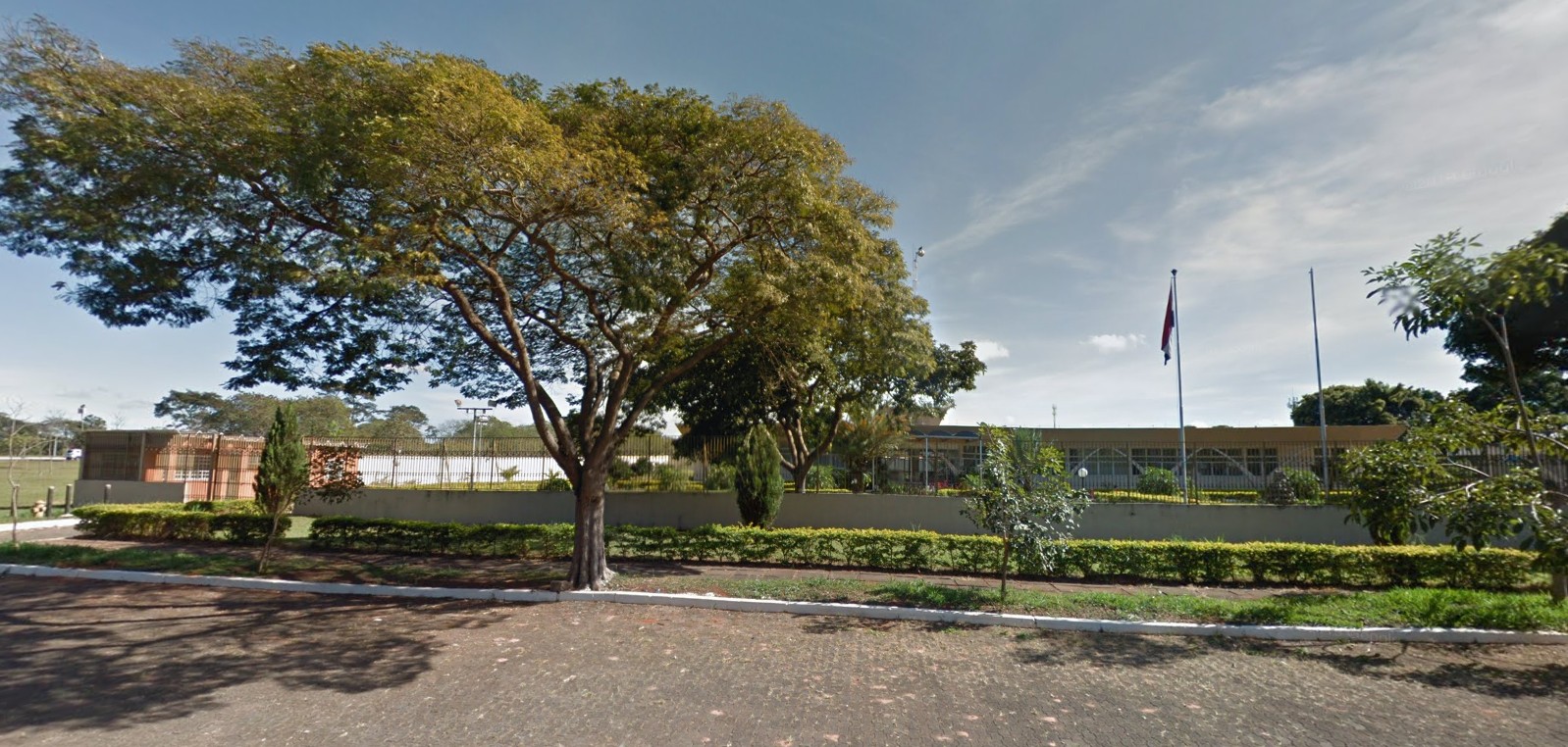 Ladrões rendem segurança, invadem a embaixada do Iraque em Brasília e ...