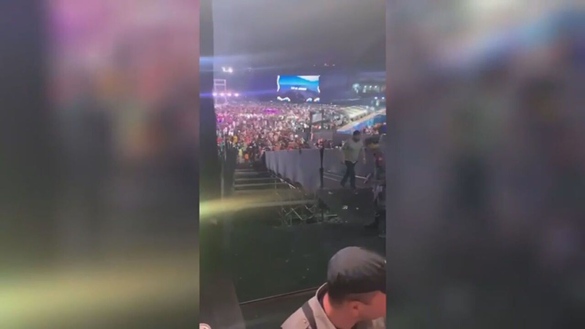 Rampa desaba e deixa cerca de 25 feridos em festival de música no Estádio Serra Dourada, em ...