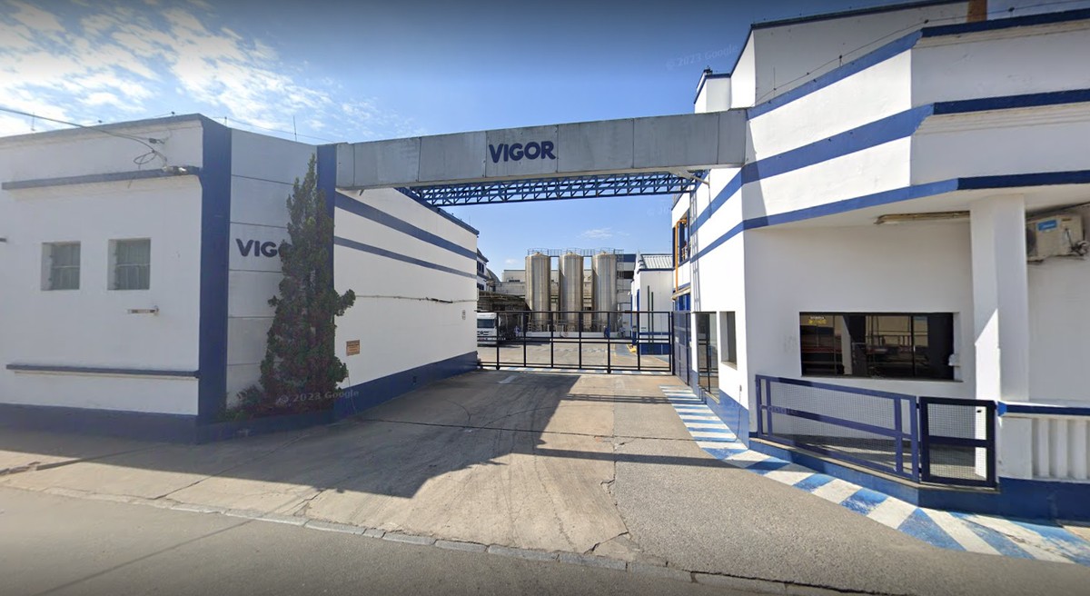 Vazamento de amônia em fábrica de laticínios mobiliza bombeiros em ...