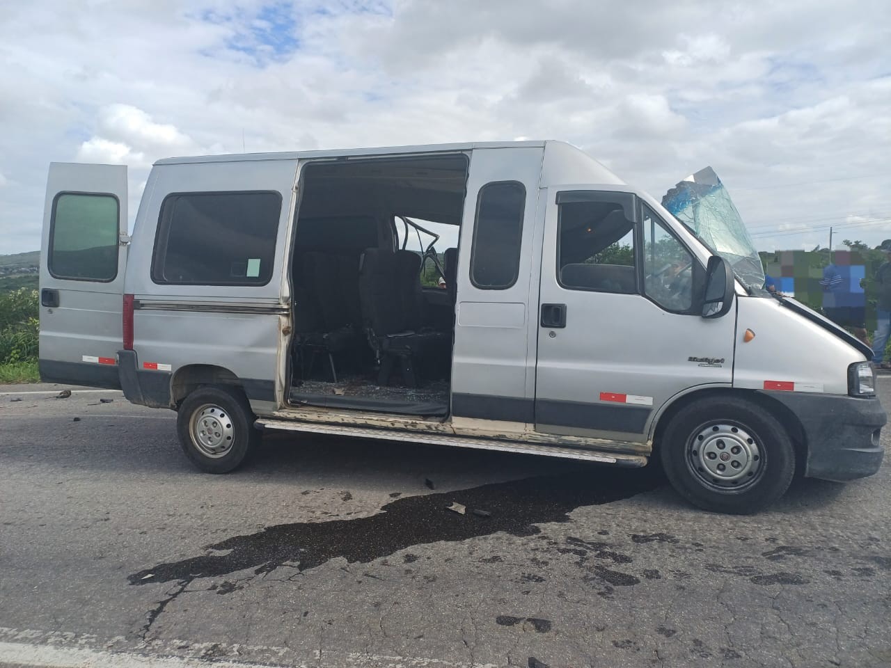 Acidente envolvendo carreta e van deixa homem morto e seis pessoas feridas na BR 423, em ...