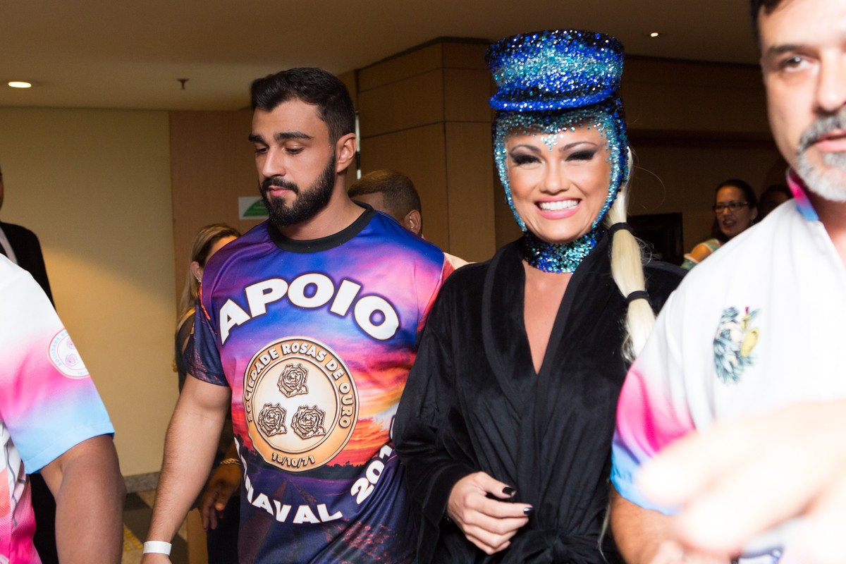 Ellen Rocche vai com namorado para desfile da Rosas de Ouro: 'Carnaval ...